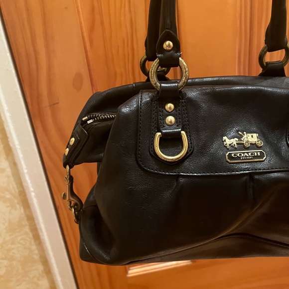 Coach | Bags | Coach Handbag Contains Two Hooks On Each Side To Change ...